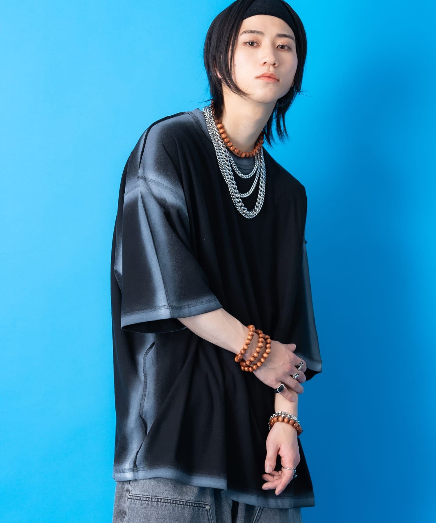 縁取りスプレーペインティングオーバーサイズTシャツ / 半袖 カットソー メンズ レディース ユニセックス コットン定番の半袖Tシャツスタイル。ソフトで滑らかな触感としっかりとした肉感のコットン素材×ダボっとラフにストリートな感覚でとりいれ...