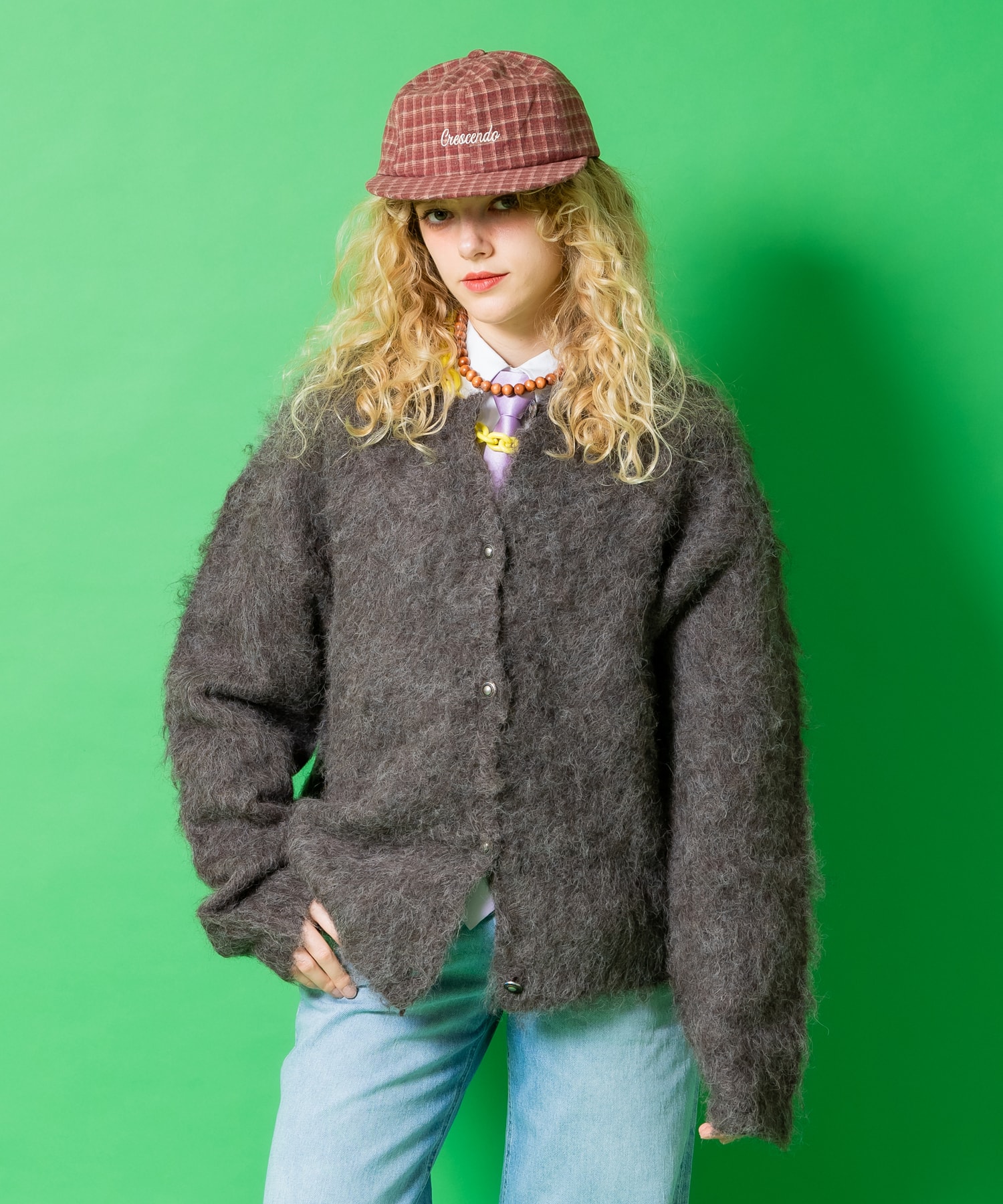 モヘアタッチファーニットオーバーサイズ刻印メタルボタンクルーネックカーディガン / ユニセックス90s、Y2Kスタイル、古着ミックスやアメカジといったクラシックなムードのトレンドからも今期押さえておきたいカーディガン。ザクっと羽織るだけでレ...