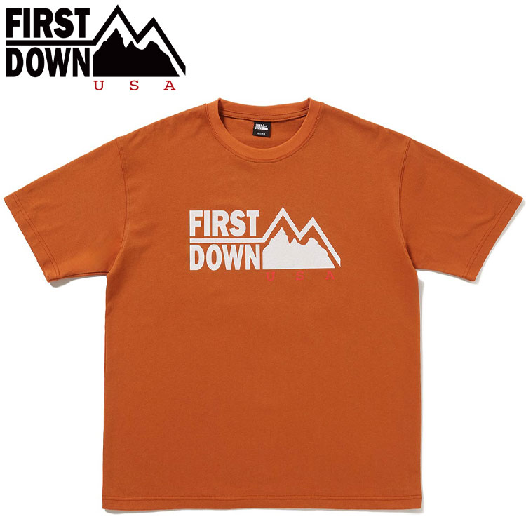 【デザイン】シンプルながらもインパクトのあるFIRST DOWN USAロゴをフロントに配置したTシャツ。ユニセックスで着用可能なリラックスフィットシルエット。【素材】ドライな質感と程よいハリ感が特徴の天竺素材を使用。洗濯を重ねても型崩れし...
