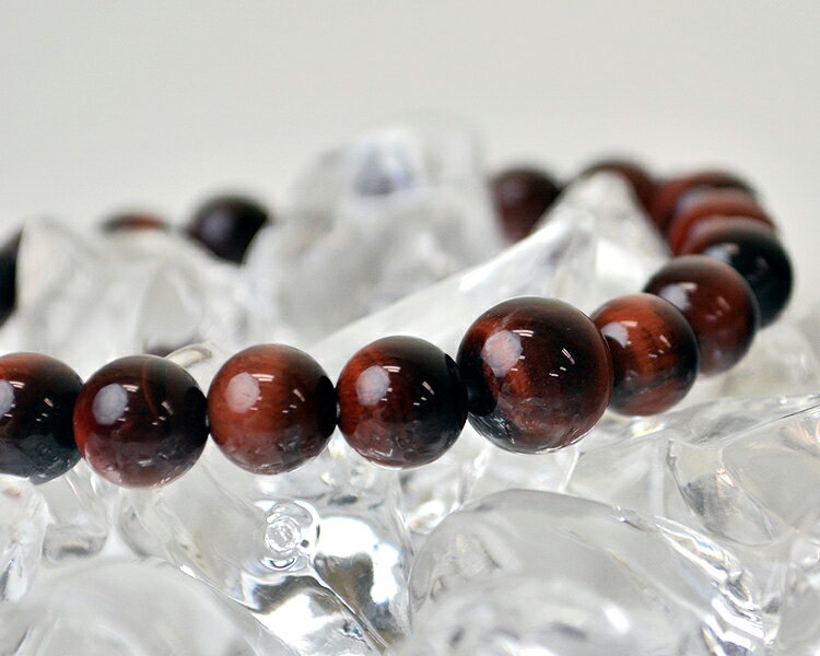 　　　　　　　　　　 一番身近な仏具は数珠です。数珠は、本来108個の「主珠」で構成されています。 人間には百八の煩悩（ぼんのう）があると言われていますが、 珠のひとつひとつに百八の煩悩を司る仏様がいると言われています。 中心になる「親珠」...