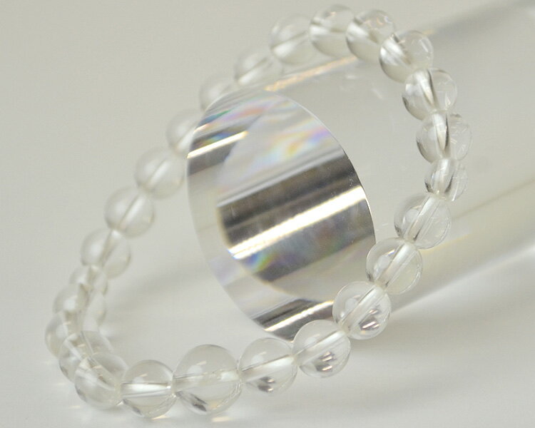 　　　　　　　　　　 一番身近な仏具は数珠です。数珠は、本来108個の「主珠」で構成されています。 人間には百八の煩悩（ぼんのう）があると言われていますが、 珠のひとつひとつに百八の煩悩を司る仏様がいると言われています。 中心になる「親珠」...