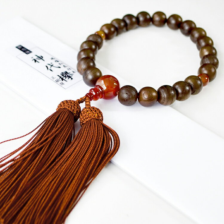 一番身近な仏具は数珠です。数珠は、本来108個の「主珠」で構成されています。 人間には百八の煩悩（ぼんのう）があると言われていますが、 珠のひとつひとつに百八の煩悩を司る仏様がいると言われています。 中心になる「親珠」は、大きさが一番大きく...