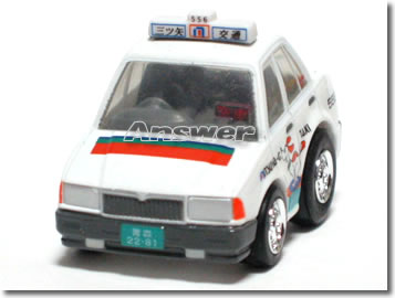 ※画像は昼バージョンです。 ≪ 全国タクシー物語 ≫ ※パッケージはございません。 ■昼バージョン→ 表示器 【 空車 】 ■夜バージョン→ 表示器 【 迎車 】 　 ※夜間バージョンのみヘッドライトと 　 堤燈が夜光材料で暗闇で光ります。...