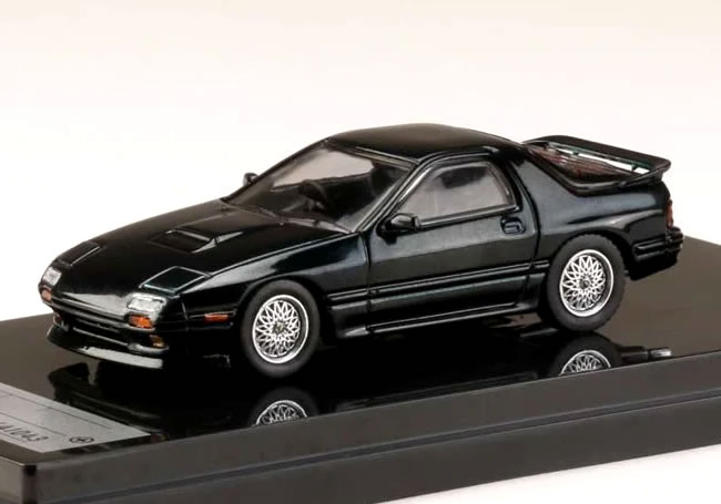 ダイキャスト製HJ64からマツダ RX-7 (FC3S)のスペシャリティーモデルの登場です。 コレクションに最適なクリアケースと台座が付属します。 ※ドア、ボンネット等の開閉ギミックはございません。