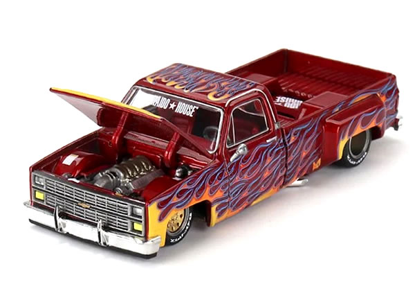 ダイキャスト「KAIDO HOUSE x MINI GT」から新作のご案内です。 炎の模様が一面にプリントされ、JUN IMAIらしさが詰まった大胆なデザインです。 ※この商品は、ランダムに限定カラーのCHASE CARがデリバリーされる事...
