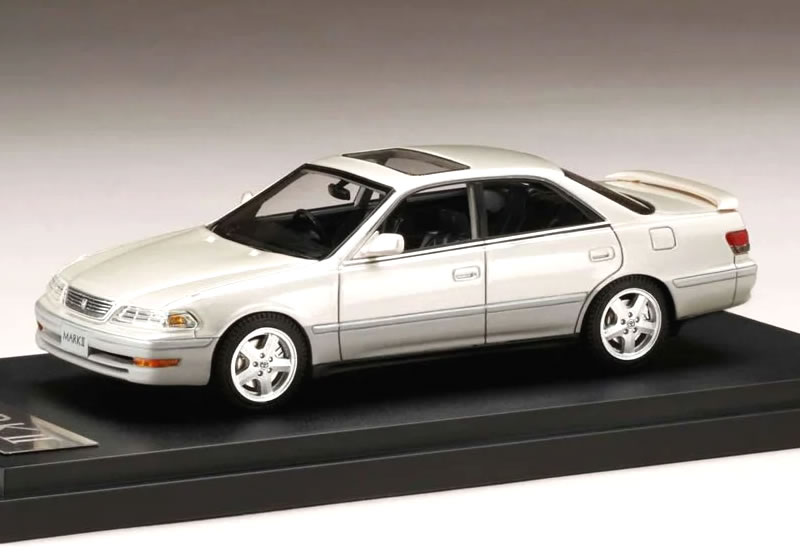 レジン製トヨタ マークII ツアラーV (JZX100) 後期型です。 本製品は、未稼働ディスプレイモデルです。 製品は、クリアケースと台座が付属しますのでコレクションに最適です。
