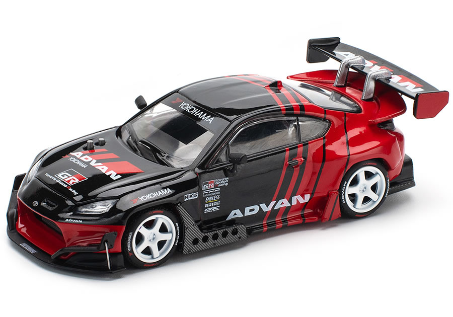 1/64 新金型 パンデム GR86 シリーズ 第2弾 アドバン仕様が登場！ 取り外し可能なエンジンフードを搭載し、精密なエンジンディテールを忠実に再現。