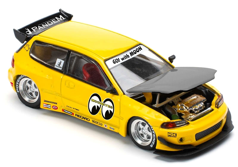 Pop Race x Enigmaのコラボレーションによる特別仕様。開閉可能なエンジンフードギミックを搭載。