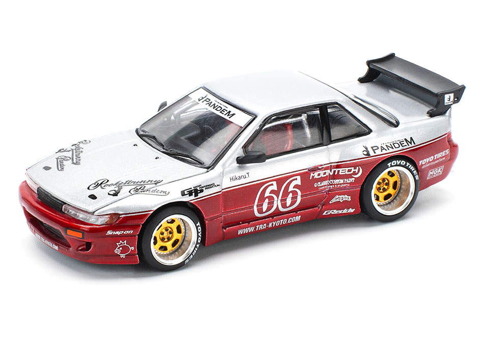 新金型！1/64 パンデム シルビア S13 - ムーンテック・レッドが登場。 開閉式エンジンフードを搭載し、精密なディテールを忠実に再現。