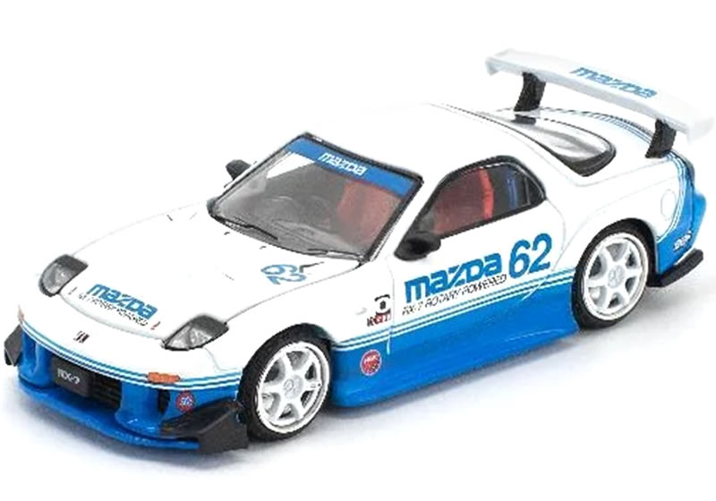 Pop RaceとEnigmaのコラボレーションにより、鮮やかなブルー×ホワイトのツートンカラーをまとったMAZDA RX-7(FD3S)が登場。 フロントフードには開閉ギミックを搭載し、精巧に再現されたエンジンルームのディテールをご覧いた...