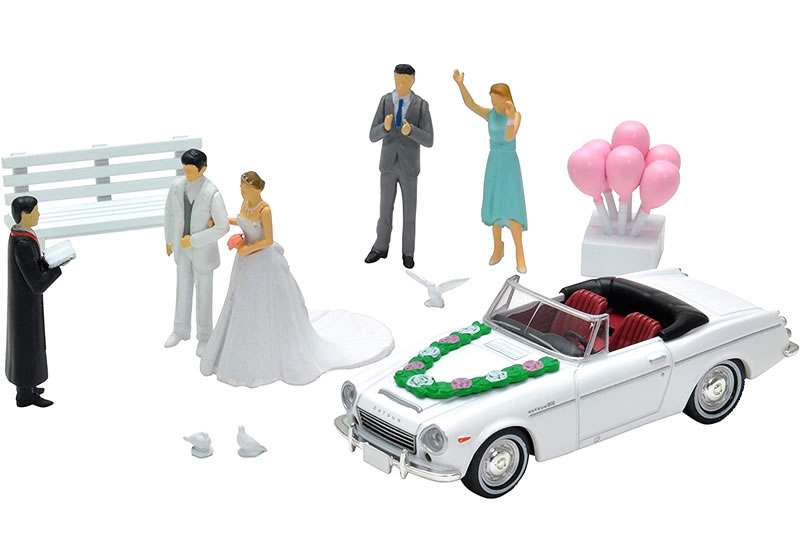 1/64スケール 【材質】 本体：亜鉛合金 タイヤ：PVS シート：PP シャーシ/ホイール/グリル：ABS ライト/窓ガラス：PS ※創りこみ重視の為、ドア開閉アクションはございません。 発売元：トミーテックウェディングをテーマにしたセッ...