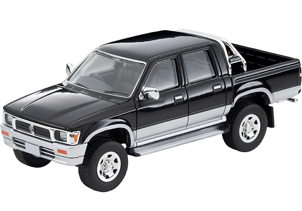 1/64スケール 【材質】 本体：亜鉛合金 タイヤ：PVS シート：PP シャーシ/ホイール/グリル：ABS ライト/窓ガラス：PS ※創りこみ重視の為、ドア開閉アクションはございません。 発売元：トミーテック1988年に登場した5代目 ト...