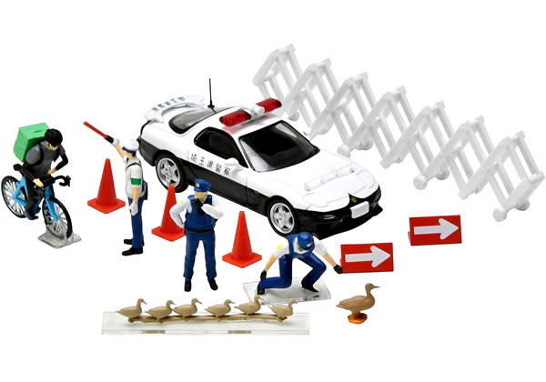 1/64スケール 【材質】 本体：亜鉛合金 タイヤ：PVS シート：PP シャーシ/ホイール/グリル：ABS ライト/窓ガラス：PS ※創りこみ重視の為、ドア開閉アクションはございません。 発売元：トミーテック「警察」をテーマにしたセット。...