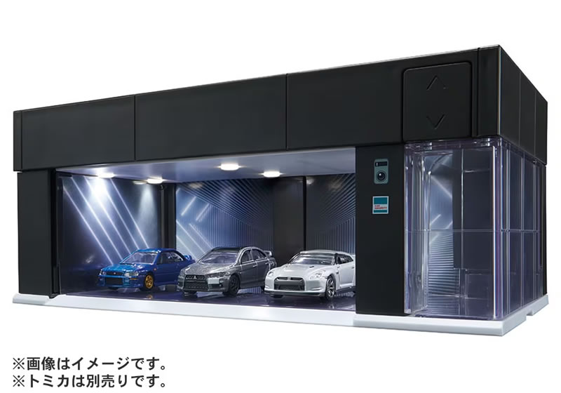 対象年齢 6歳以上　 単3形アルカリ乾電池×3(別売) パッケージサイズ: W260×H140×D110mmコレクションをスタイリッシュに飾れる、ガレージが新登場。 操作パネルをタッチすると、電動シャッターがまるで本物のようにゆっくり開閉。...