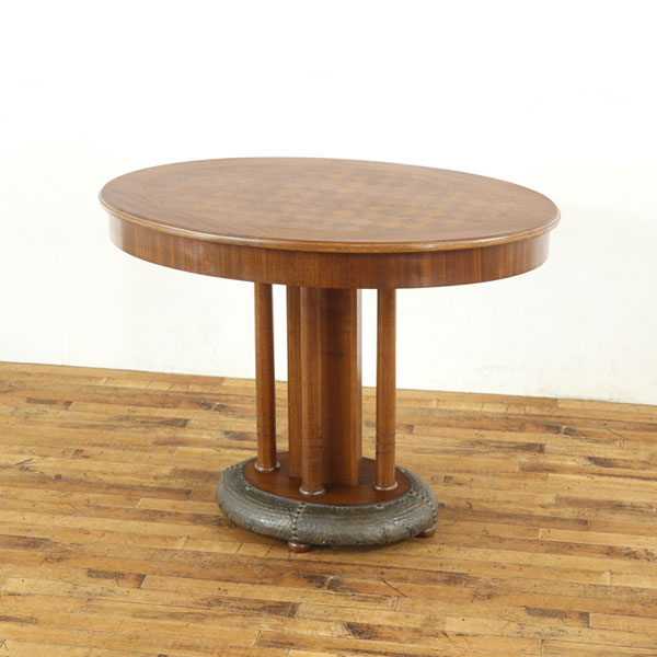 品番 70204nk 品名 アールデコ サイドテーブル 原産国 フランス 材質 マホガニー材 年代 1930年頃 サイズ 横幅：101.5cm　奥行：71cm　高さ：76cm 商品について アールデコスタイルのサイドテーブルです。 直線と曲...