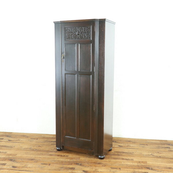 品番 80655 品名 ワードローブ 原産国 イギリス 材質 オーク材 年代 1940年頃 サイズ 幅：79cm　奥行：46cm　高さ：191.5cm 商品について 横幅80cm以内とスリムなサイズが魅力のワードローブです。 ある程度の背の...