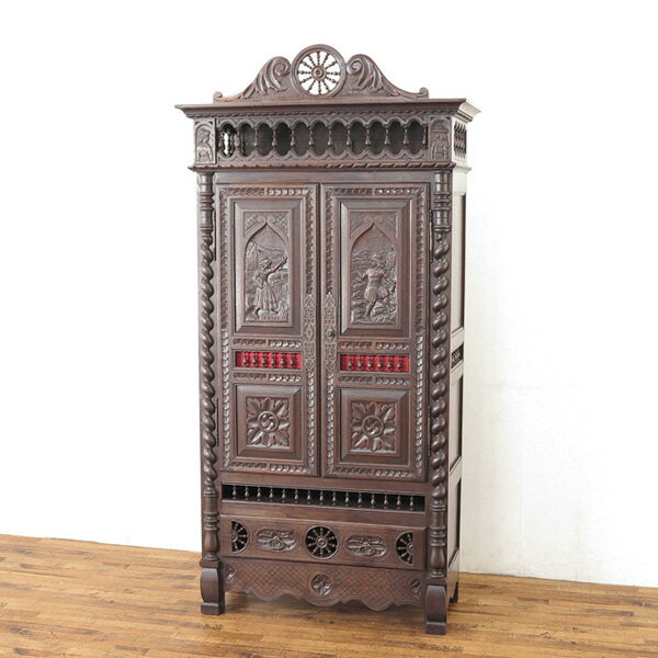 Powered by EC-UP舵をモチーフとした装飾。 ブルターニュ地方独特のデザインと言える。 日常生活を描いた彫刻。 ケルトの衣装を着た、庶民の生活風景が描かれていることが大多数。 これは日常の幸福などを意味しているのだとか。 品番 ...