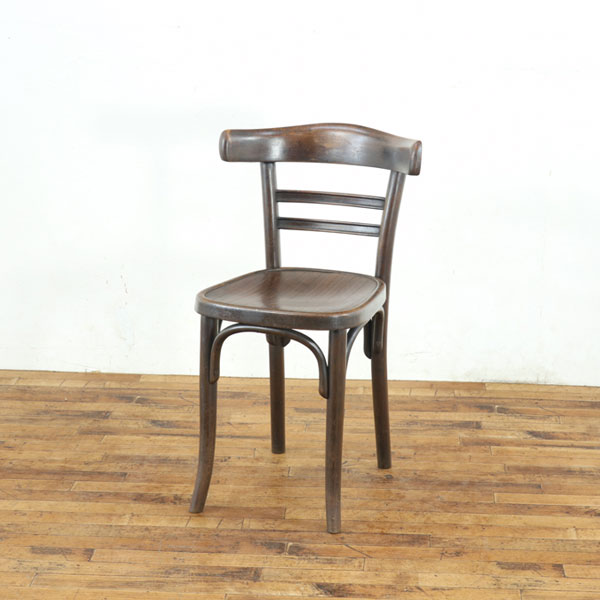 品番 80530c 品名 ベンドウッドチェア 原産国 イギリス 材質 ビーチ材 年代 1940年頃 サイズ 幅：46cm　奥行：45cm　高さ：78cm(座面高46cm) 商品について すっきりとした印象のベントウッドチェア(曲げ木椅子)で...