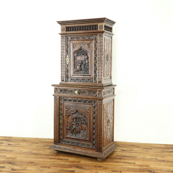 品番 64896 品名 キャビネット 原産国 フランス 材質 チェスナット材 年代 1880年頃 サイズ 横幅：92cm　奥行：54cm　高さ：197cm(中段天板高104cm) 商品について 素晴らしい彫刻と長い年月を経た本物のアンティー...