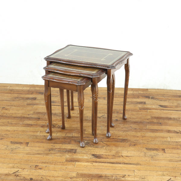 品番 80682 品名 ネストテーブル 原産国 イギリス 材質 ビーチ材 年代 1940年頃 サイズ 大 横幅：54cm　奥行：42cm　高さ：53.5cm中 横幅：42.5cm　奥行：35cm　高さ：50.5cm小 横幅：32.5cm　奥...