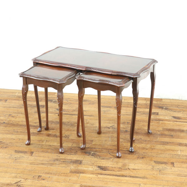 品番 80549 品名 ネストテーブル 原産国 イギリス 材質 ビーチ材 年代 1940年頃 サイズ 大 横幅：81cm　奥行：41.5cm　高さ：55.5cm小 横幅：34.5cm　奥行：34.5cm　高さ：52cm 商品について 複数台...