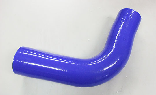 MAZDAのスペシャリストブランド ”odula” 純正の柔らかいゴムホースから、シリコンホースの交換することにより、レスポンスを向上させ、ブーストの立ち上がりを鋭くします。 車種：CX-8 年式：- 型式：KG2P 【注意事項】 ・メーカ...