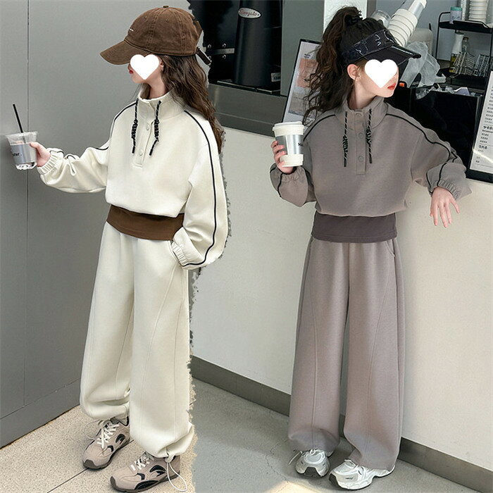 いつもご覧いただき、誠にありがとうございます。 お子様の毎日の装いをおしゃれに快適にする、女の子用スウェットセットアップが登場しました。 ハーフジップのスタンドカラートップスと、ゆったりとしたワイドパンツの2点セット。一枚でコーデが決まる手...