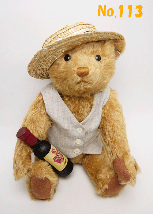 申し訳ございませんが外箱が欠品しております。 あらかじめご了承くださいませ。 2016年の春〜夏に世界限定。大きさ32cmのモヘア製テディベアです。5ジョイント入りです。1000体限定となっています。レディッシュブロンドカラーのテディベアで...