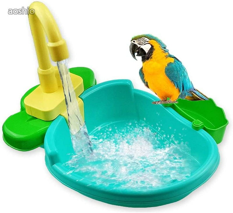 【適用動物】インコ、文鳥、小鳥など。サイズ:長さ×幅×高さ:34.7×24×8.2cm。プラスチック製、環境にやさしいです。【お風呂を楽しむ】電池式:単三電池x2本(電池付けません)。電池を入れて水道の蛇口を下げれば水が循環しながら出ます。...