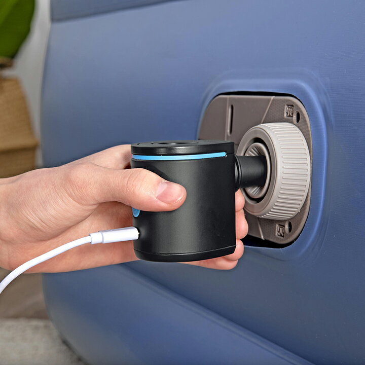 ■商品名：POWERTOUCH USB給電式電動エアポンプ ■商品コード：30866800 3種類のアダプターを備えたUSB式エアポンプです。 【商品詳細】 サイズ：約幅5.7cm× 奥行5cm×高さ6.5cm 重量：約0.115kg 材質...