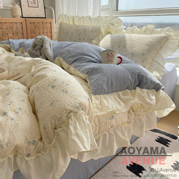 商品詳細 特徴 布団カバーセットは、シングルからダブルまで対応し、フリル付きのかわいい花柄デザインが特徴です。シアサッカー素材を使用しており、通気性と吸湿性に優れ、速乾性も兼ね備えています。防ダニ加工が施されており、安心して使用できます。北...