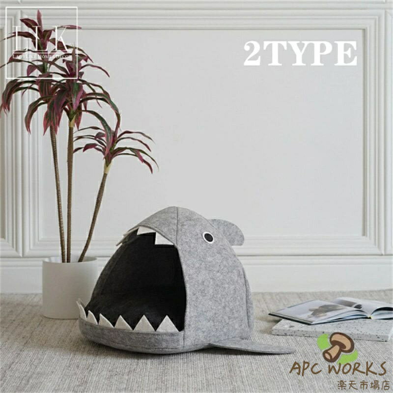 ●商品説明 素材：フェルト 商品内容： カラー：（写真通り） 【保温防寒設計】： もぐりこむ猫の習性で、ドーム型猫ベッドの入口の開口部が小さく設計されております、外の風を有効に遮断できます。 生地が保温性高く、しっかり熱量を閉じて、暖かくペ...