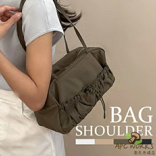 商品詳細 商品内容：ショルダーバッグのみ 素材：ポリエステル等 生産国：中国 ★大容量のショルダーバッグです！ ★おしゃれなデザインで高級感あふれる。 ★通学、スポーツ、旅行などの場合におススメです！ ★摩擦に強いポリエステル素材を採用し、...