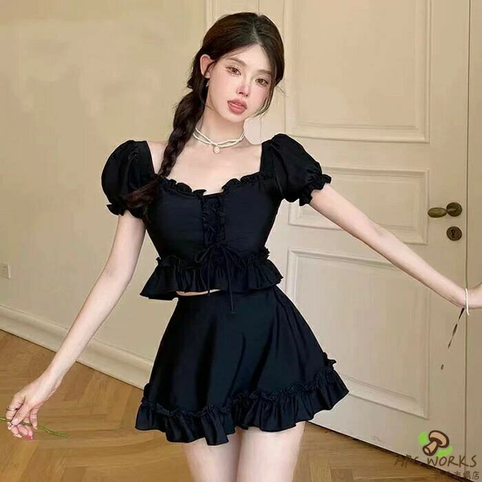 メーカー希望小売価格はメーカーカタログに基づいて掲載しています▲商品内容：水着（上下セット）▲素材：ポリエステル▲商品詳細：◎パッド付き◎ワイヤー無し◎スカートの下はめくれても安心なショートパンツ◎また、高品質な素材を使用しており、長期間に...