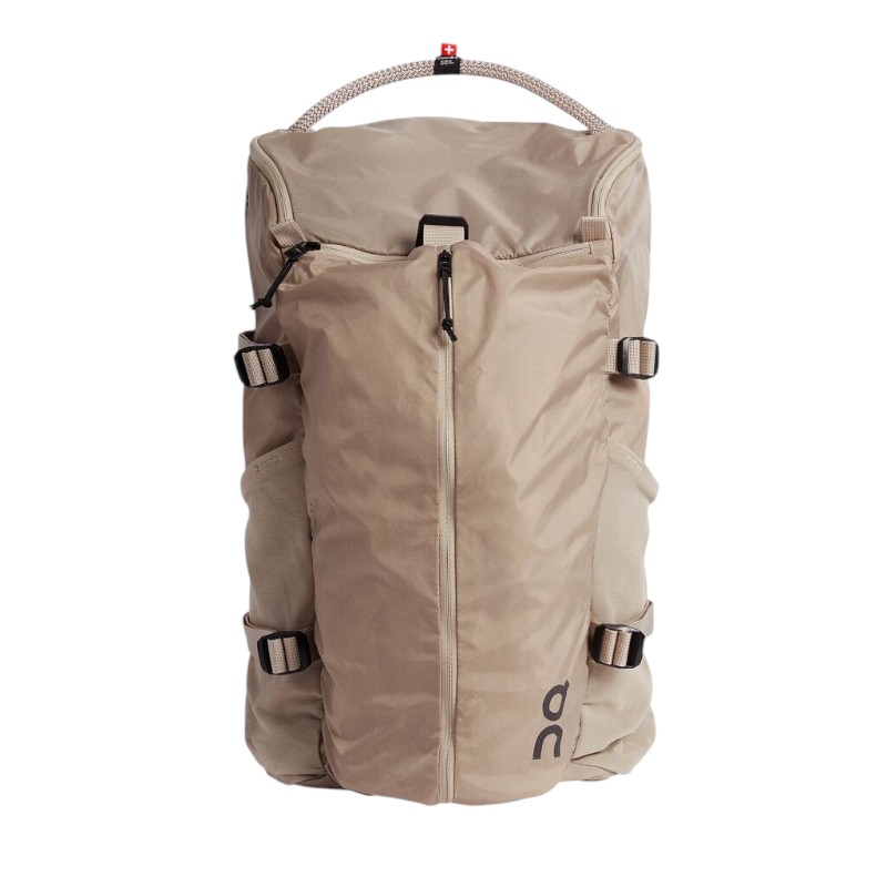 【街中の移動 ジム オフィス】 On Speed Pack 18L オン スピードパック 18L ライト 商品番号： 2ue30520554 耐久性が高く、スタイリッシュな超軽量バックパック。 フロントのジップポケットは汗で濡れたギアを入れ...