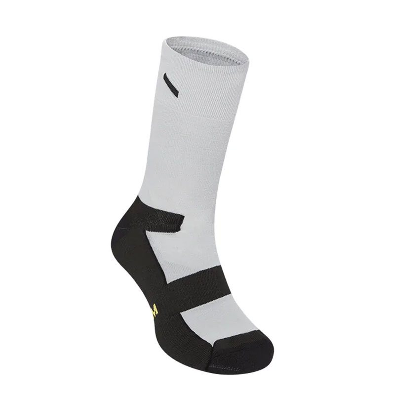Race Sock レースソックス 商品番号：sa17mw 羽のように軽く、耐久性に優れたレーシングソックス。高速走行時の快適性と効率性を追求してデザインされています。 軽量。通気性に優れ、ペースをキープする設計。 3本の糸で織り上げた構造...