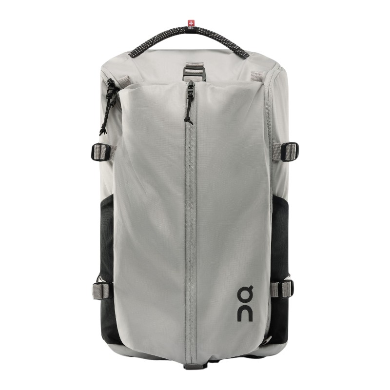 Speed Pack 30L スピードパック 30L：On史上最も大容量のバックパック。 ノートパソコン用のスリーブと人間工学に基づいたストラップ、サイドに施した2つのボトル用ポケットが特徴です。 特長 重さ: 750g ポケットが充実 フ...