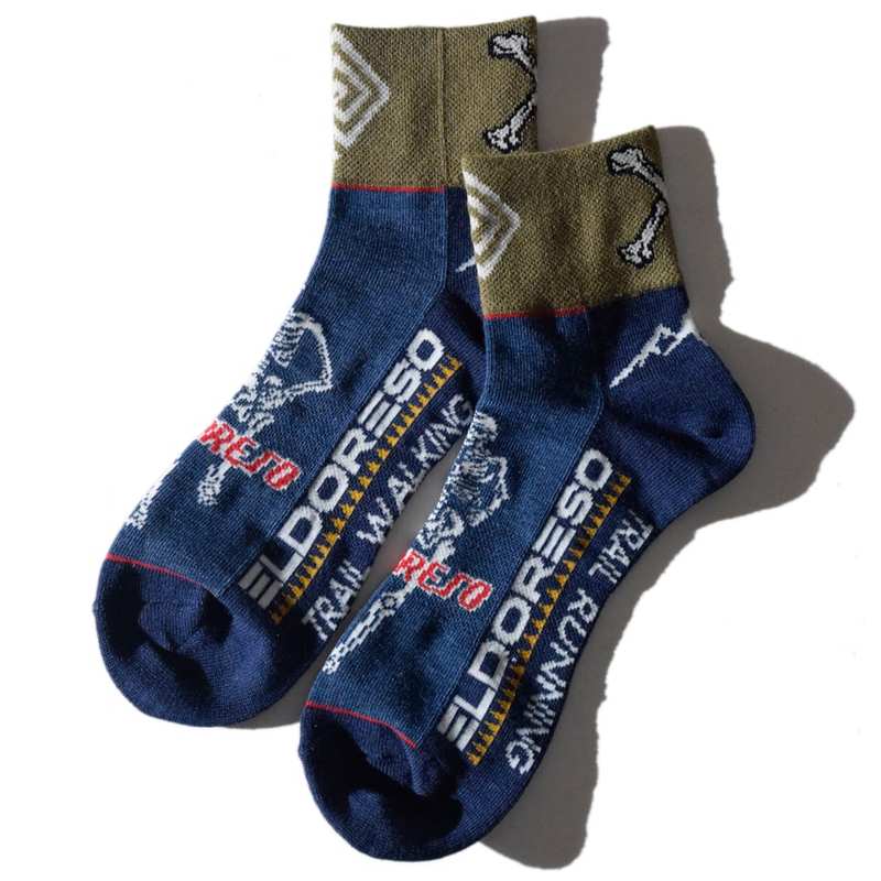 Skull Socks(Navy) E7603916 軽量な高機能素材「COOLMAX / クールマックス」糸を用いて作成。 高機能素材ならではの快適な履き心地とビジュアルを両立させたランニングソックスです。 こちらの靴下はスポーツソックス...