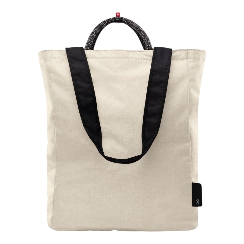 On Tote Pack 25L オントート パック 25L 商品番号：2ug10203309 軽くて丈夫な、耐水性のトートバッグ。移動やお出かけに、スイスのエッセンスをプラス。 特長 サイズ：縦42cm × 横31.5cm × マチ16c...