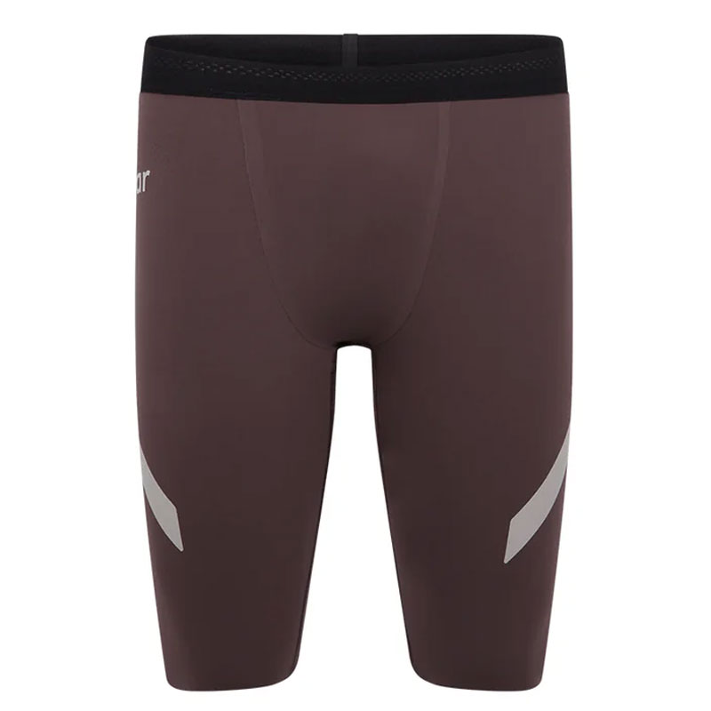 SOAR RUNNING ランニング好きから生まれたSOARは、イギリスのデザイナー、ティム・ソアーが2015年に立ち上げた、アクティブウェアレーベルである。 テクニカル デザインと人体の動きの限界に挑戦するブランド SOAR Runnin...