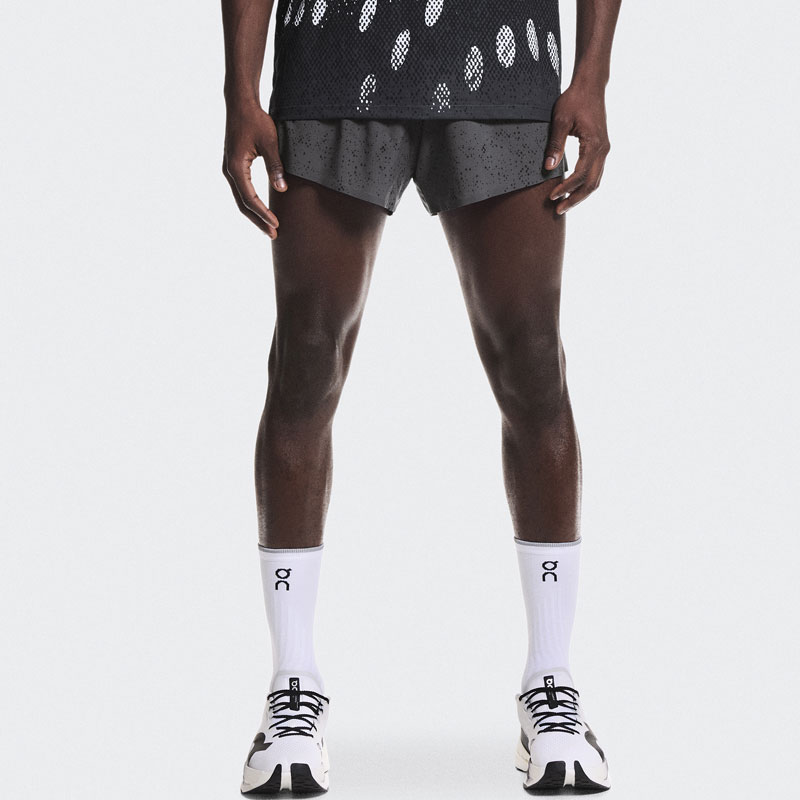 【 On zero collection 】Mens Zero Shorts メンズ ゼロショーツ 商品番号：1mg10021481 トレーニングランからレースまで活躍する、通気性に優れた軽量ランニングショートパンツ。 貴重品を収納できる便...