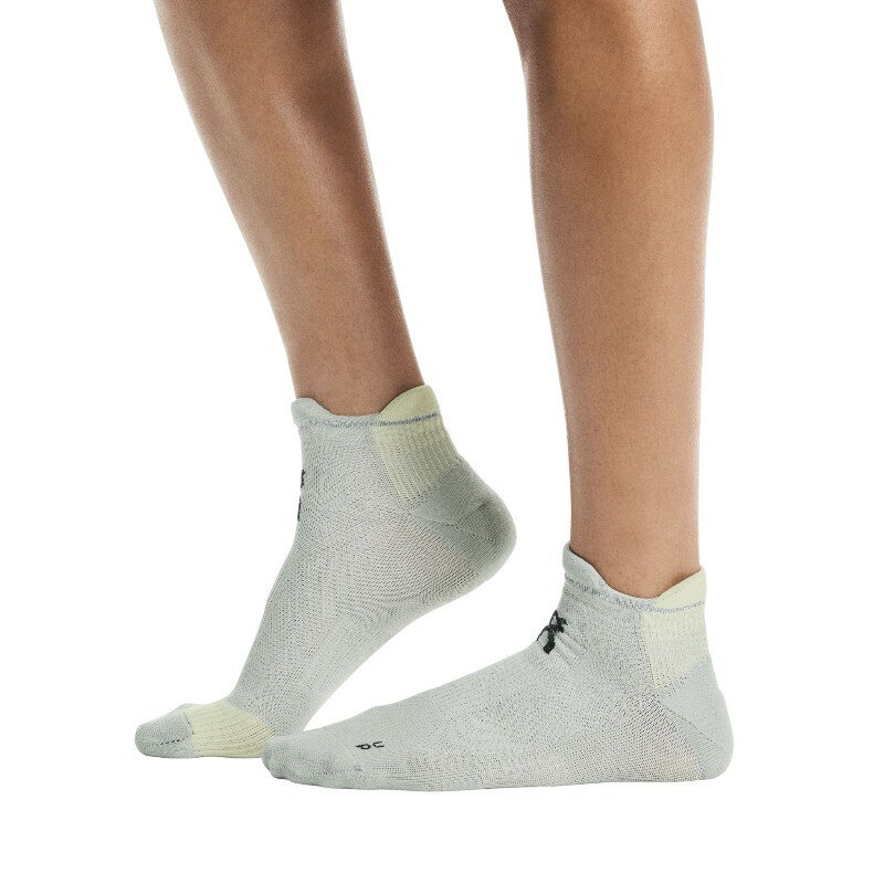 【 On performance series 】Performance Run Sock Low 商品番号：2uf10064781 スタイルとフォルム。ランニングを楽しく。エネルギーを生み出すランニングソックス。 街中でも公園でも、早朝で...
