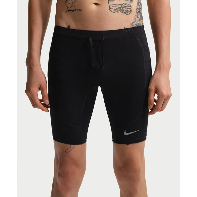 リサイクル素材 ナイキ ストライド メンズ Dri-FIT 1/2レングス ランニングタイツ サポート性、収納性、汗を吸収する快適さを提供するように設計されたこの1/2丈タイツは、長距離走に備えます。 超なめらかで適度なボリュームの素材を使...
