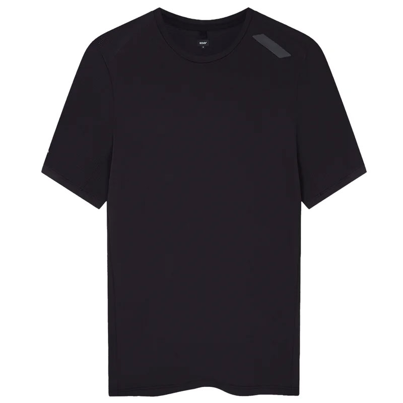 SOAR Running Mens Eco Tech T 商品番号： st2m ・リフレクター有（左肩下、背中） 毎日のローテーションに最適な、リサイクル糸を使用した吸湿速乾 T シャツ。 当社の Eco Tech T は、超軽量で通気性の...