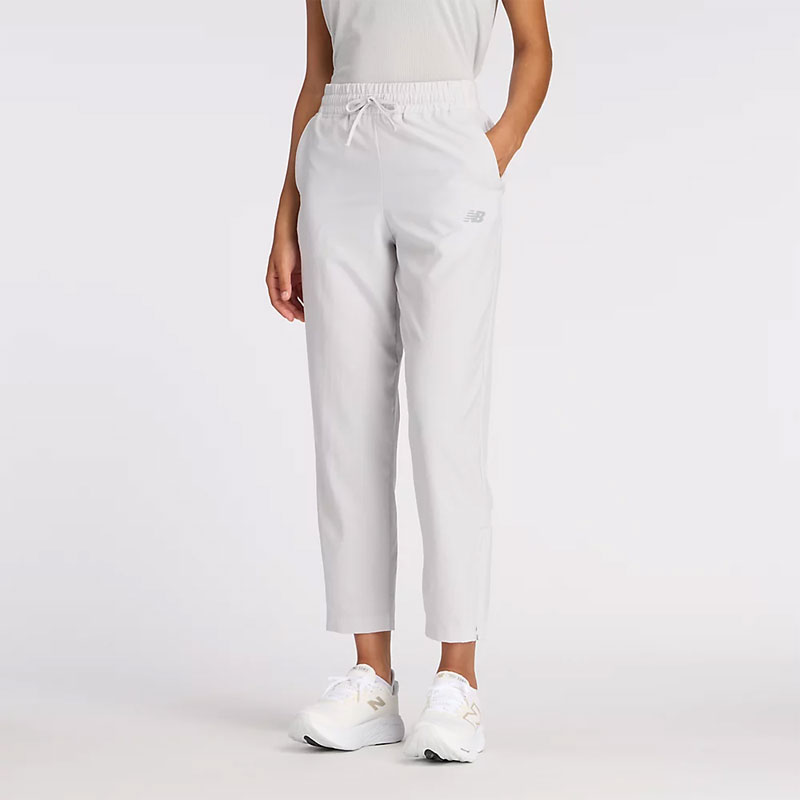 Sport Essentials パフォーマンスウーブンパンツ 商品コード：AWP43242 商品詳細PRODUCT DETAILS Sport Essentials 軽量なメカニカルウーブンストレッチ素材のパンツ。 薄くて穿き心地が良く、...