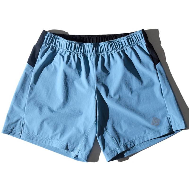 Sturdy Buggy Shorts(Blue) 世界的にメジャーな某高性能アウトドアメーカーも使用している高機能素材で作成した、履いていることを忘れてしまうかのような軽さが魅力のショートレングスのランニングショーツです。 軽量さを重点に...