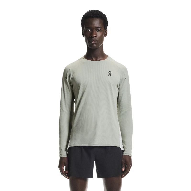 【 On performance series 】【あらゆるランニングシーン トレーニング 通気性】 Mens Performance Long-T パフォーマンスロングT Performance Long-Tは、吸汗速乾性と通気性に優れた...