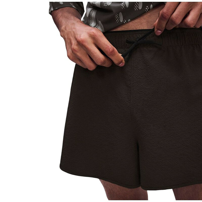 【 On performance volt collection 】・右後ろジップ付きポケット有（ショーツ） ・インナースパッツ付き（インナーに両サイドポケット有） Mens Performance Volt Shorts メンズ パフォー...