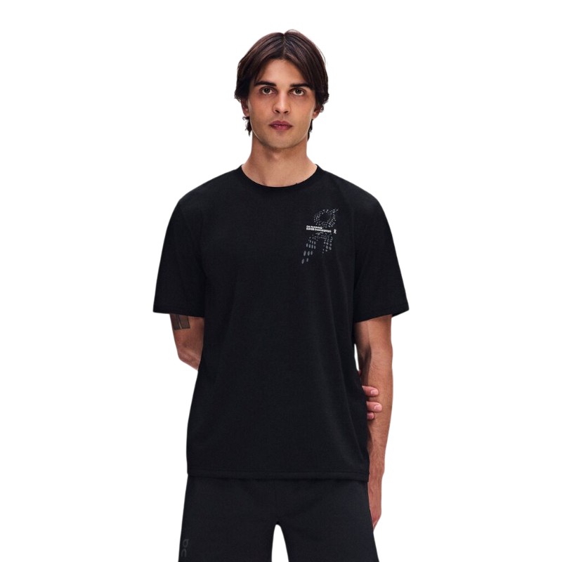 【 On run series 】 On Mens Run-T オン メンズ ランT 商品番号：1mg31140553 個性的なグラフィックが目を引くTシャツ。 速乾性に優れた快適な着心地で、ワークアウトから普段使いまで、さまざまなシーンで...