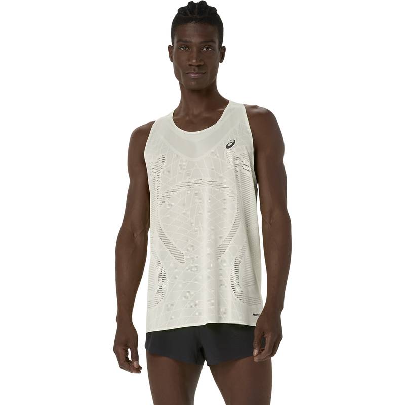 ※こちらの商品は海外サイズです。 METARUN SINGLET メタランシングレット 商品番号：2011D508 100 ASICS最高峰のMETARUN シングレットで、軽快にランニングを楽しみましょう。 ACTIBREEZEテクノロジ...
